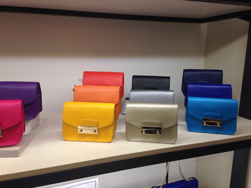 saldi di lusso a serravalle casadei furla zanotti